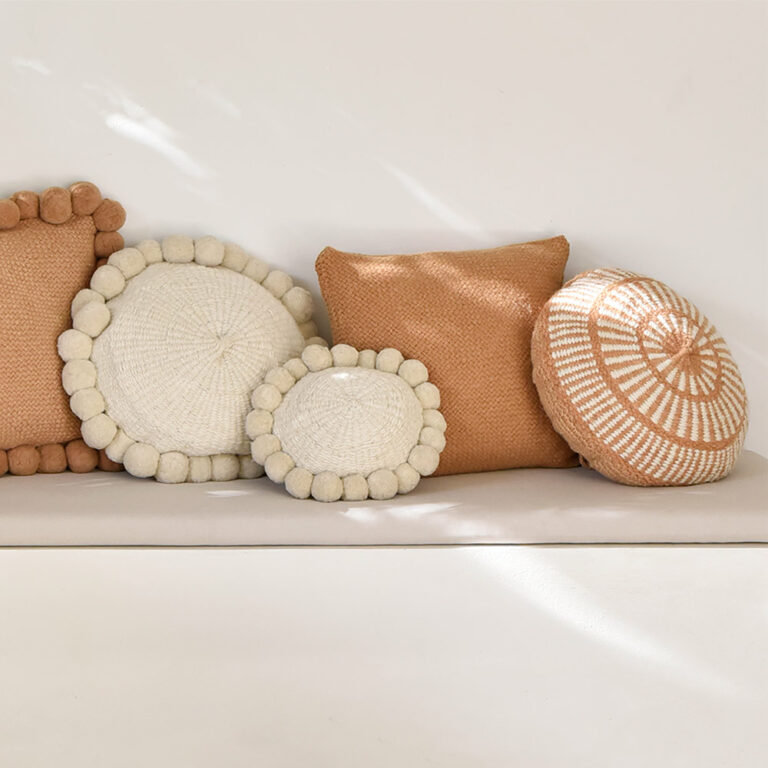 Mini coussin rond à pompons blanc - Coussin ethnique - Finca